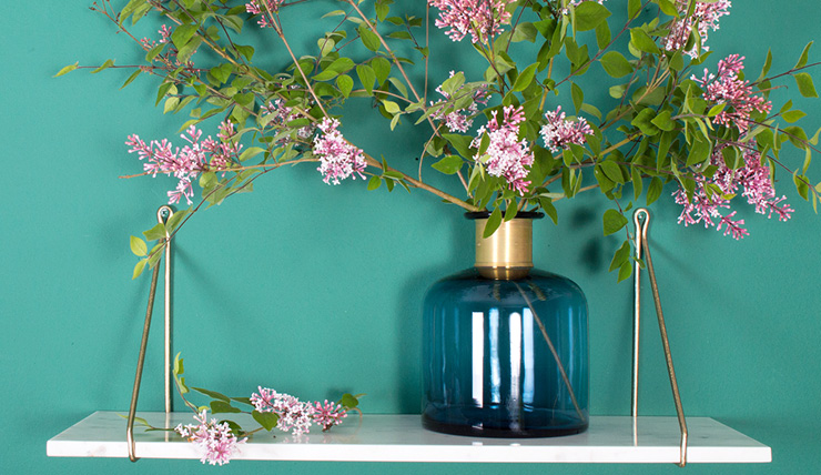 Vier de zomer met deze kleurrijke vazen voor in je stek - INTERIOR JUNKIE