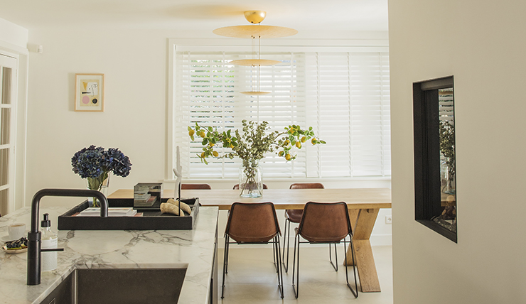 Kies eens voor een statement hanglamp boven de eethoek - INTERIOR JUNKIE